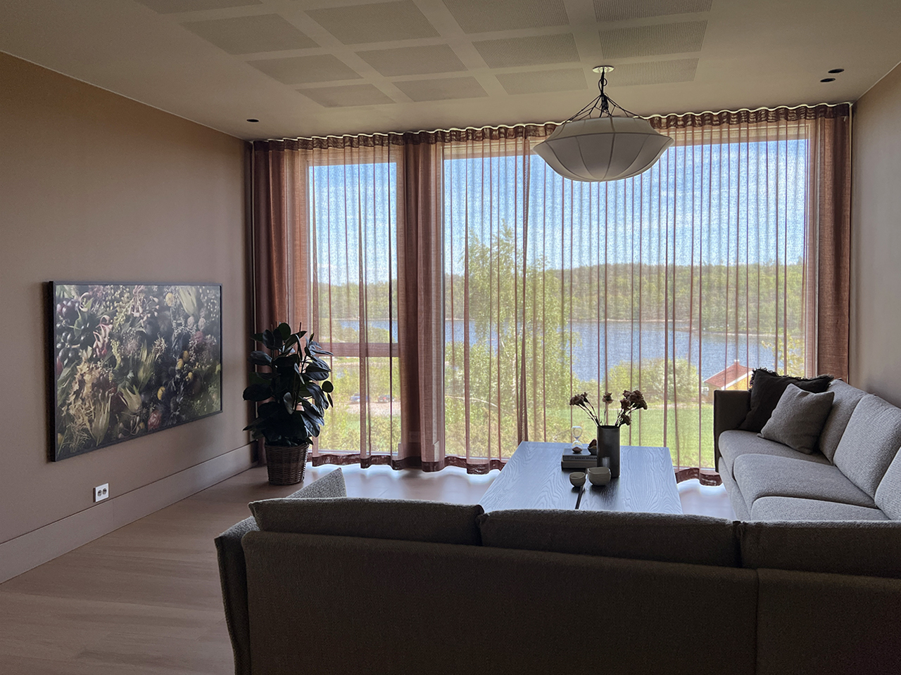 Gardiner takskinne som skjermer og samtidig bevarer utsikten